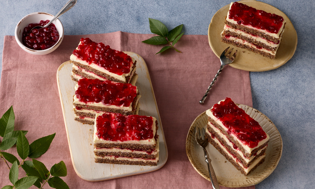 Mohn-Preiselbeer-Schnitten Rezept | Dr. Oetker