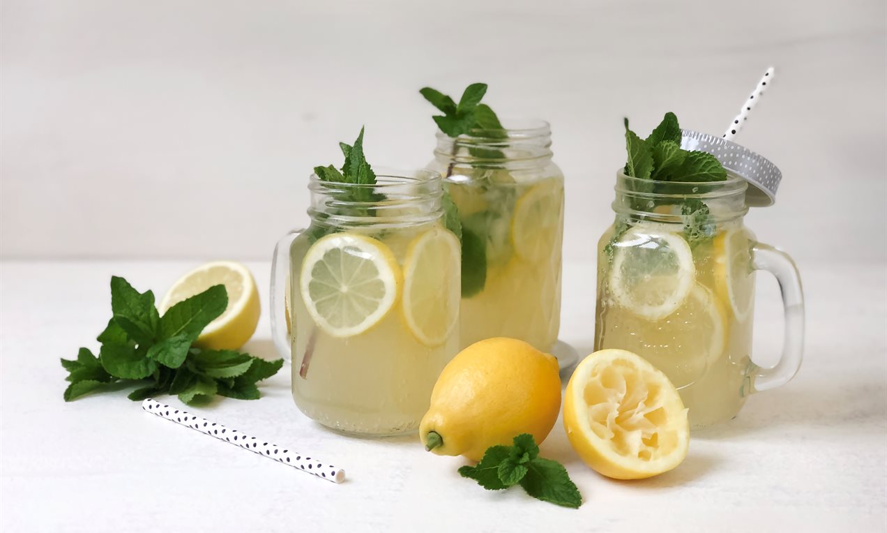 Zitronen-Pfefferminz-Limonade Rezept | Dr. Oetker