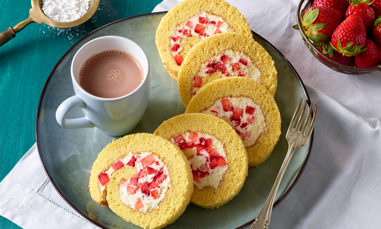 Schnelle Erdbeer-Roulade Rezept | Dr. Oetker